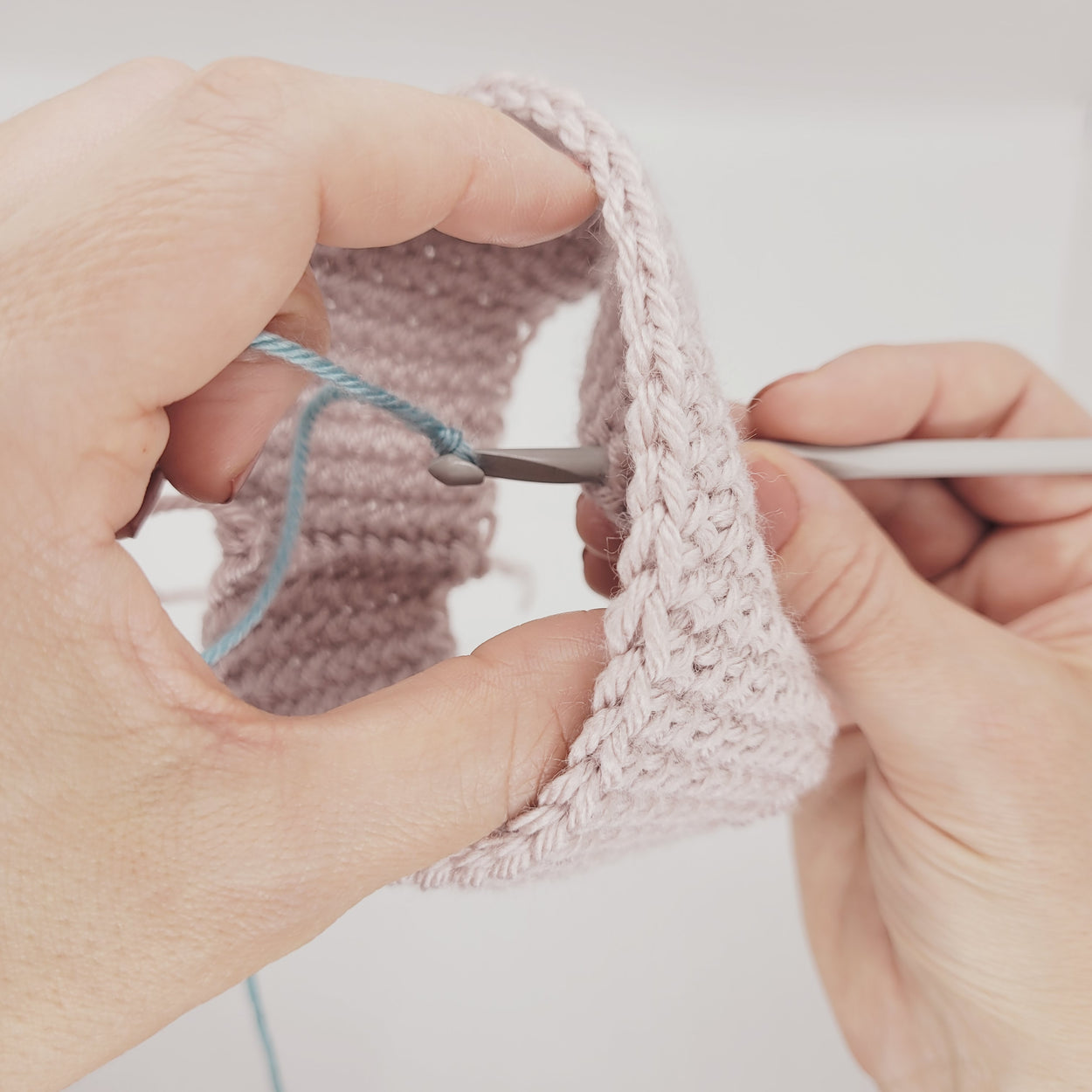 Surface slip stitch – Julivia